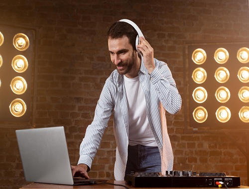 Disc Jockey Training - World label DJ Classes with InAudioWorks